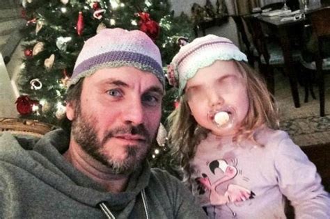La moglie di Nek svela È un padre premuroso e apprensivo ama giocare