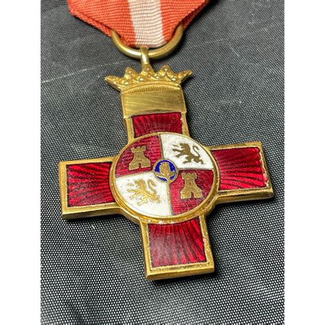Medalla Al Merito Militar En Rojo