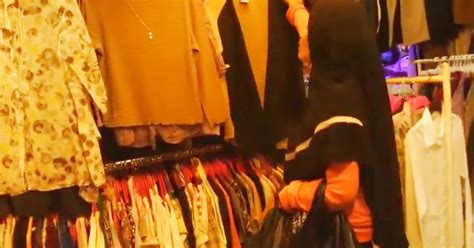 Belanja Baju Bekas Di Pasar Senen Baju Kondangan Cuma Rp 25 Ribu
