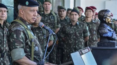Lula demite comandante do Exército após crise gerada por atos em Brasília