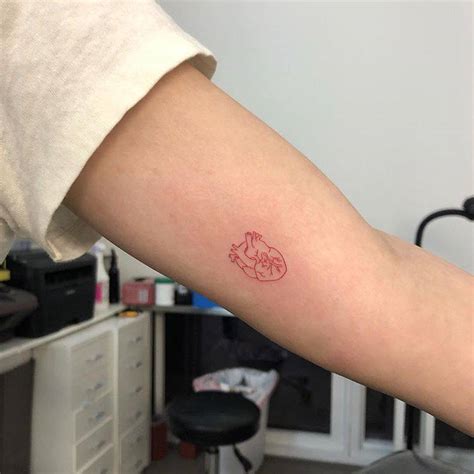 Behinderung Fernsehen Schnitt Tatuajes Con Tinta Roja Einwanderung