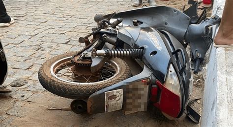 Ba Motociclista Morre Ap S Ser Atingido Por Caminhonete