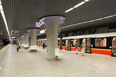 8 marca 2015 r wystartowała II linia metra w Warszawie