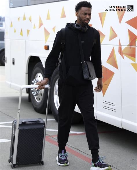 GSWL on Twitter Andrew Wiggins viajó con el equipo para el partido