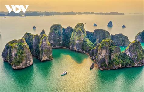 Chiêm ngưỡng vẻ đẹp diệu kỳ của Di sản thế giới vịnh Hạ Long quần đảo