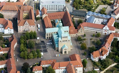 Hildesheim aus der Vogelperspektive Kirchengebäude des Domes in der