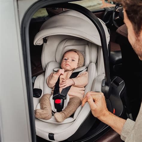 Britax Romer Baby Safe Pro rozkładany obrotowy fotelik samochodowy
