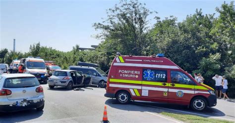FOTO Accident cu cinci victime după ce o șoferiță nu a acordat