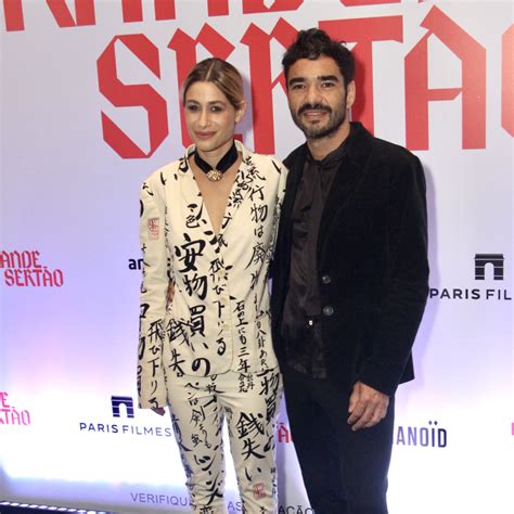 Caio Blat e Luisa Arraes posam juntinhos na pré estreia de Grande
