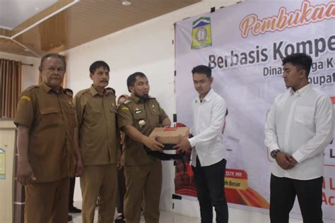 Pj Bupati Aceh Besar Buka Pelatihan Berbasis Kompetensi Otsus 2023