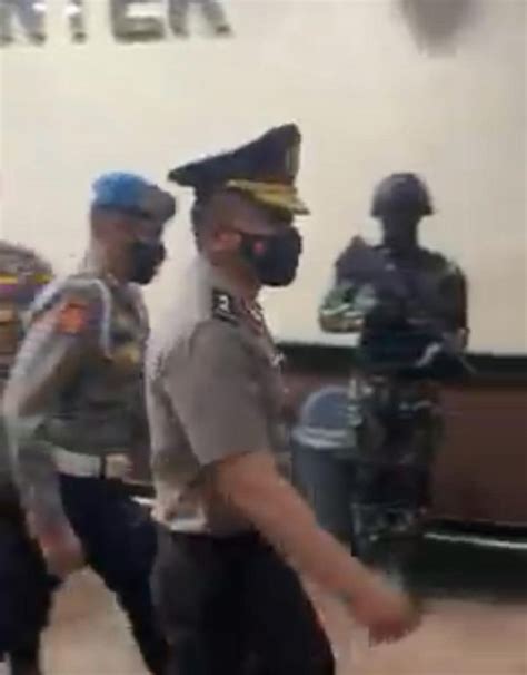 Penampakan Irjen Pol Ferdy Sambo Tiba Di Ruang Sidang Kode Etik