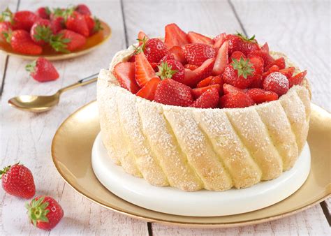 Charlotte Aux Fraises PastryFreak