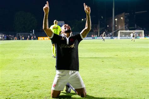 Vasco vence o RB Bragantino e segue na Série A do Brasileirão SDA