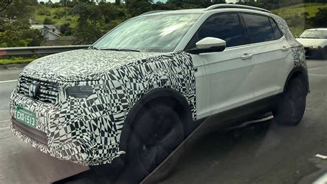 Novo Volkswagen T Cross 2024 reestilizado é flagrado no Brasil