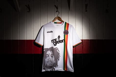 Le maillot de foot Bob Marley du Bohemians FC 2019 annulé Maillots