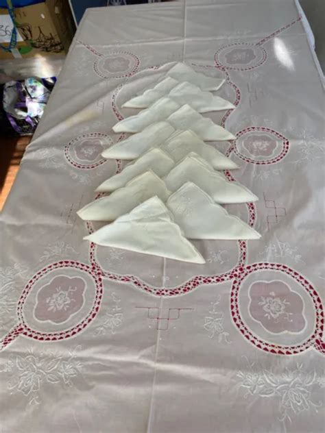 GRANDE NAPPE ANCIENNE et 12 serviettes avec dentelle brodée main