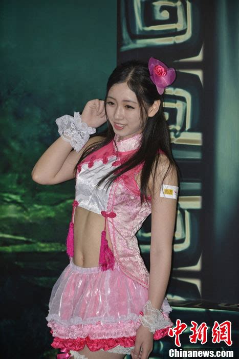 Las chinas sexys presentan en la Exposición ChinaJoy Spanish china org