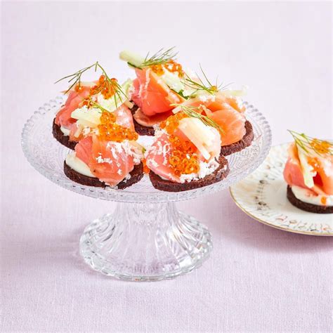 Canapés mit Lachs und Gurke Rezept ESSEN UND TRINKEN