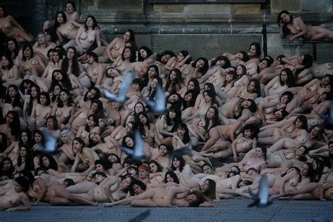Miles de personas posaron desnudas en la Plaza de Bolívar