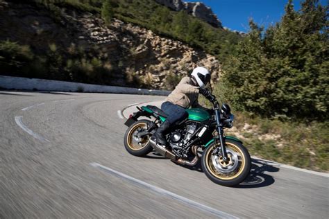 Kawasaki Z Rs Uma Elegante Op O Naked De M Dia Cilindrada