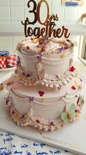 Cute Buttercream Cake Ideas For Any Occasion Retro Vintage Cake
