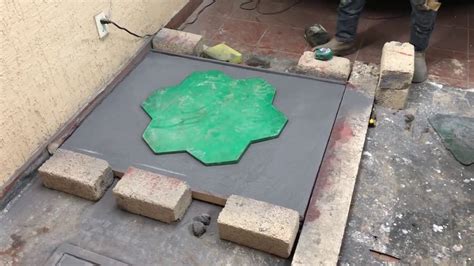 COMO UTILIZAR MOLDES PARA CONCRETO ESTAMPADO PIEDRA EN FLOR Y CANTERA