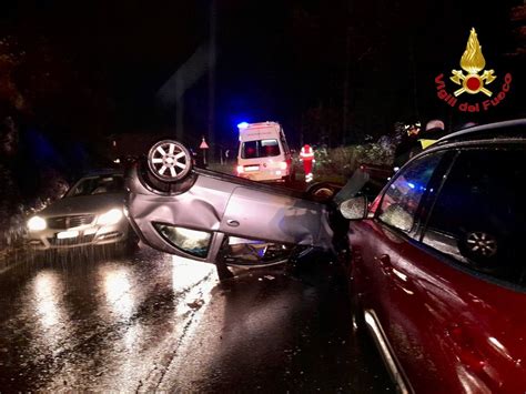 Incidente Sotto La Pioggia Nel Varesotto Auto Ribaltata Il Saronno