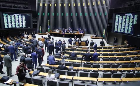 Câmara aprova projeto que mantém Bolsa Família para trabalhador