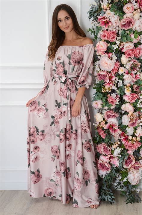 Sukienka maxi w kwiaty brudny róż sukienki maxi Sklep cocomoda pl