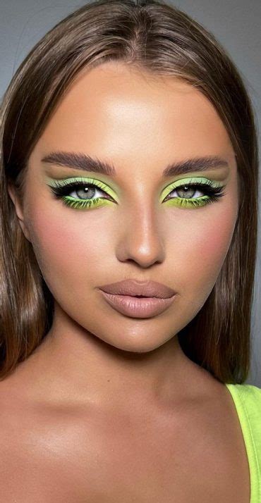 50 Gorgeous Makeup Trends To Try In 2022 Neon Green Eyeshadow I Take