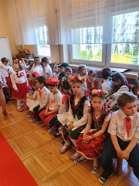 Pokaz Mody Patriotycznej Przedszkole Nr Im Marii Montessori