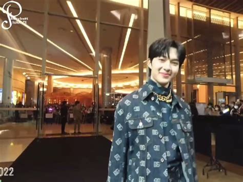 Nunew Chawarin Ph On Twitter The Runway Is Yours Baby Smile And