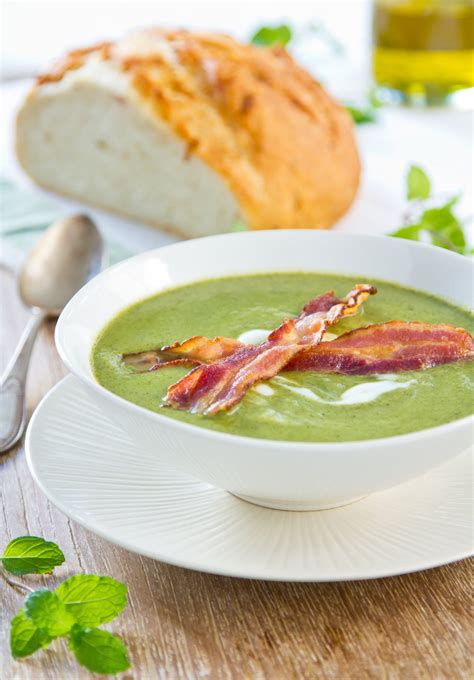 Recette velouté de petits pois au lard croustillant Marie Claire