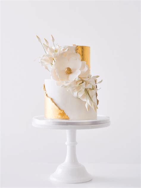 These 8 Wedding Cake Trends Will Sweeten Your 2024 Reception Golden
