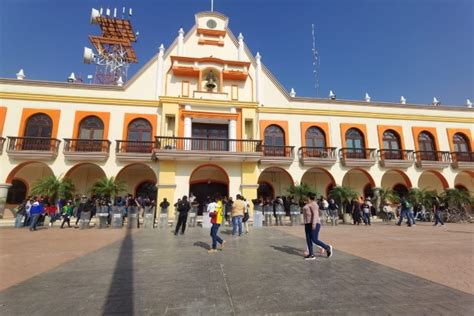 Movilización en Ajalpan decenas de pobladores reclaman obras y otros
