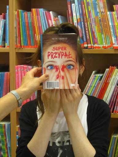Uwaga konkurs Sleeveface czyli ubierz się w książkę Centrum