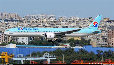 HL8210 Korean Air Boeing 777 3B5ER Photo By Sunshydl ID 1180052
