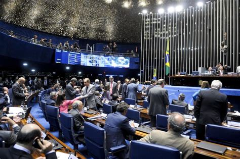 Senado aprova PEC do teto dos gastos públicos