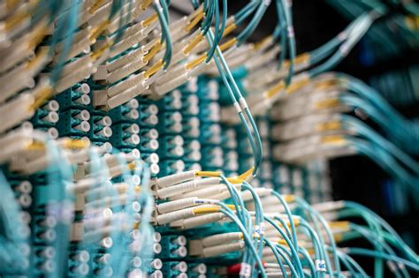 Descubre los Componentes de la Fibra Óptica Fibra Óptica