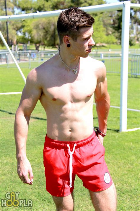 Jeune Muscl Exhib Kellan Hartmann Gayhoopla Gaymobile Fr