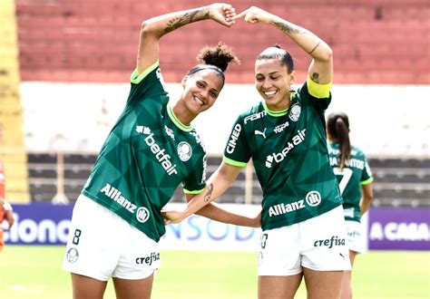 Bia Zaneratto dá show e Palmeiras goleia SKA Brasil por 11 a 1 no