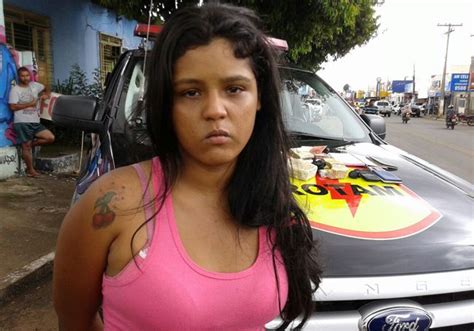 Mulher é presa por tráfico de drogas no Setor Conde dos Arcos Folha Z