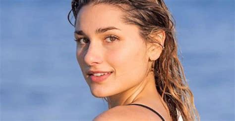 Sasha Meneghel Exibe Seu Corpo Escultural Em Noronha