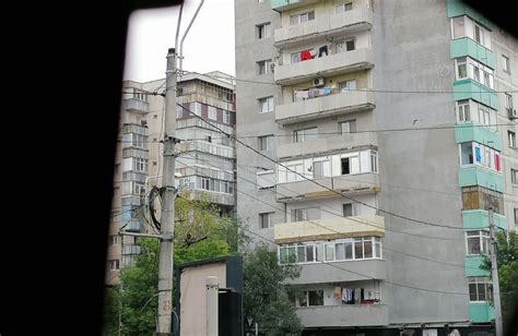 Ce nu au voie să facă românii care stau la bloc la parter Este