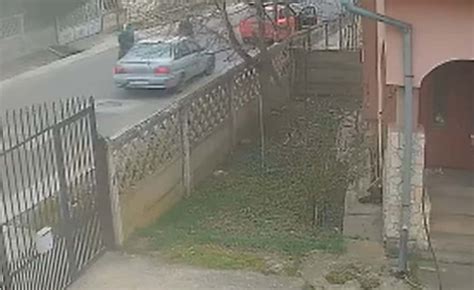 VIDEO Șofer bătut cu bestialitate în trafic în Hunedoara Imagini cu