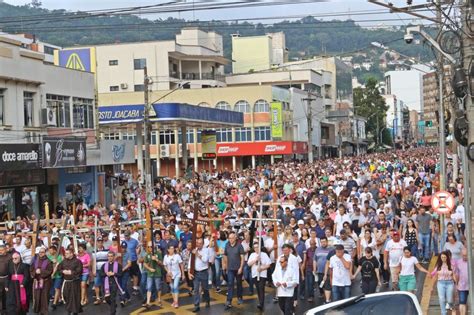 Milhares de fiéis participam da 33ª Romaria Penitencial a Frei Bruno