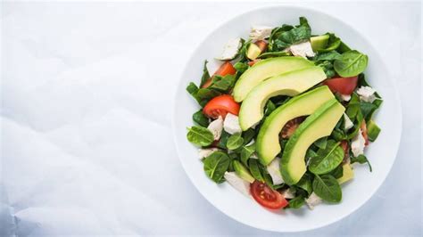 Ensalada de aguacate La mejor opción para tener una cena ligera y