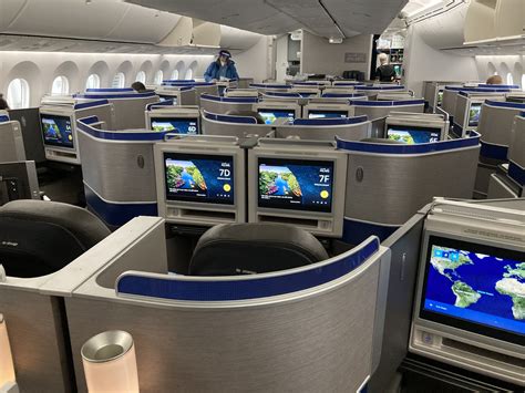 Best Seats On United Polaris Business Classroom Party Desks In London