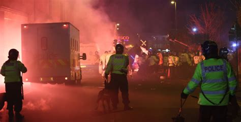 Zamieszki z udziałem kibiców Legii Warszawa Policja aresztowała prawie
