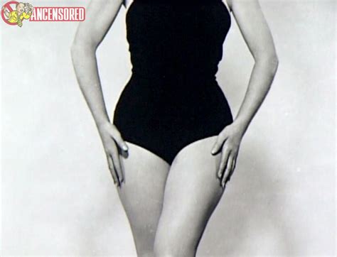 Голая Мэрилин Монро в Marilyn Monroe The Mortal Goddess
